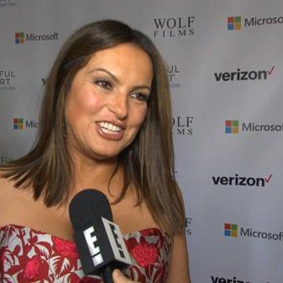Mariska Hargitay Honors Biden At Joyful Revolution Gala E Online Ca